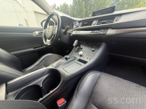 Zils Lexus CT 2017 Rīga, ar dzinēja tilpumu 1.80 L un nobraukumu 220 tūkst. km par 12470 €, foto 17 vietnē AUTOMOTO.COM.LV