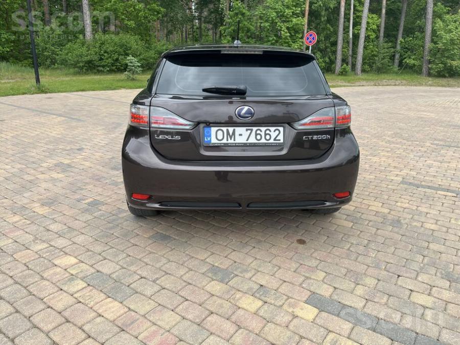 Brown Lexus CT 2011 in Riga, with an engine capacity of 1.80 L and mileage of 257 thousand km for 8000 €, photo 5 on AUTOMOTO.COM.LV