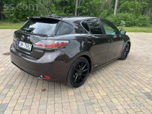 Brown Lexus CT 2011 in Riga, with an engine capacity of 1.80 L and mileage of 257 thousand km for 8000 €, photo 6 on AUTOMOTO.COM.LV