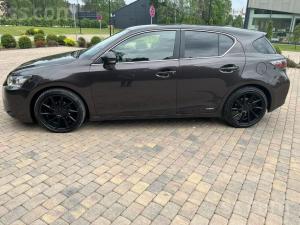 Brown Lexus CT 2011 in Riga, with an engine capacity of 1.80 L and mileage of 257 thousand km for 8000 €, photo 9 on AUTOMOTO.COM.LV
