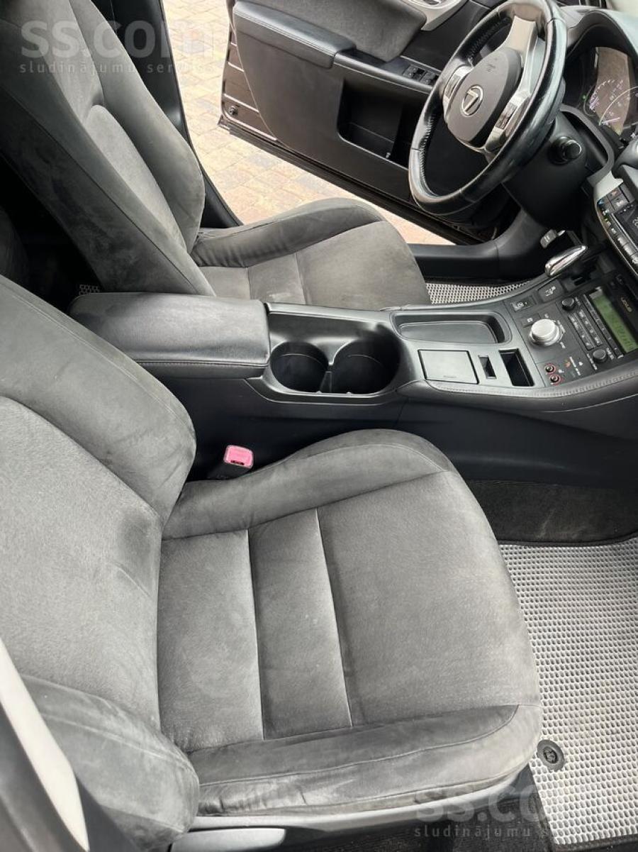 Brūns Lexus CT 2011 Rīga, ar dzinēja tilpumu 1.80 L un nobraukumu 255 tūkst. km par 7500 €, foto 12 vietnē AUTOMOTO.COM.LV