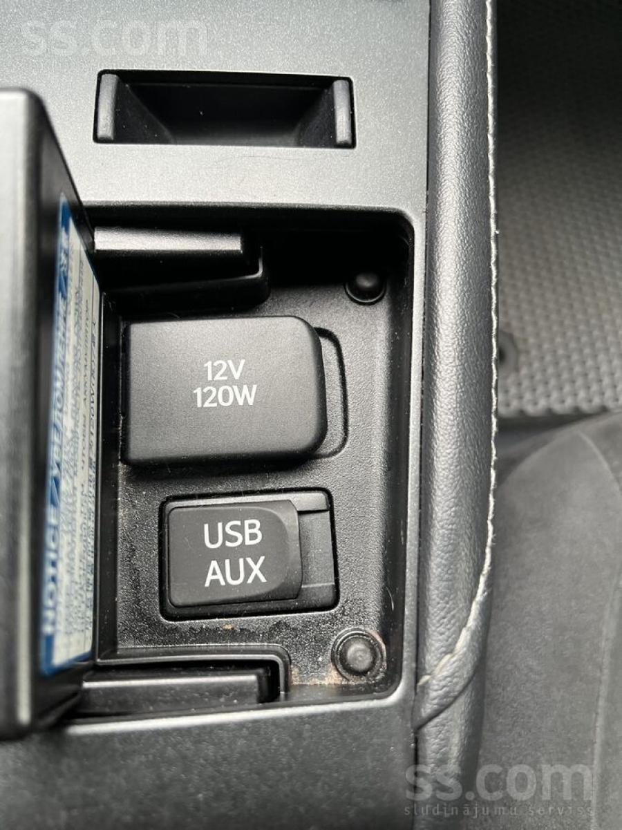 Brūns Lexus CT 2011 Rīga, ar dzinēja tilpumu 1.80 L un nobraukumu 255 tūkst. km par 7500 €, foto 13 vietnē AUTOMOTO.COM.LV