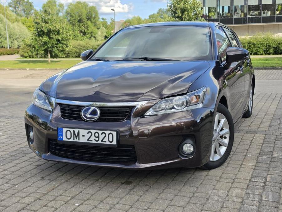 Brown Lexus CT 2011 in Rezekne, with an engine capacity of 1.80 L and mileage of 252 thousand km for 9150 €, photo 3 on AUTOMOTO.COM.LV
