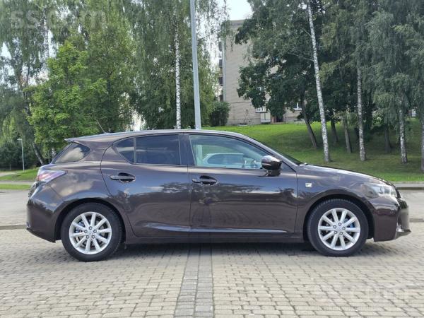 Brūns Lexus CT 2011 Rēzekne, ar dzinēja tilpumu 1.80 L un nobraukumu 252 tūkst. km par 9150 €, foto 5 vietnē AUTOMOTO.COM.LV