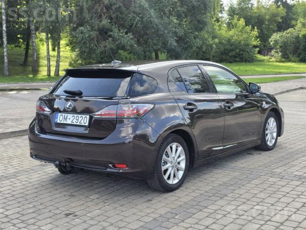 Brūns Lexus CT 2011 Rēzekne, ar dzinēja tilpumu 1.80 L un nobraukumu 252 tūkst. km par 9150 €, foto 6 vietnē AUTOMOTO.COM.LV