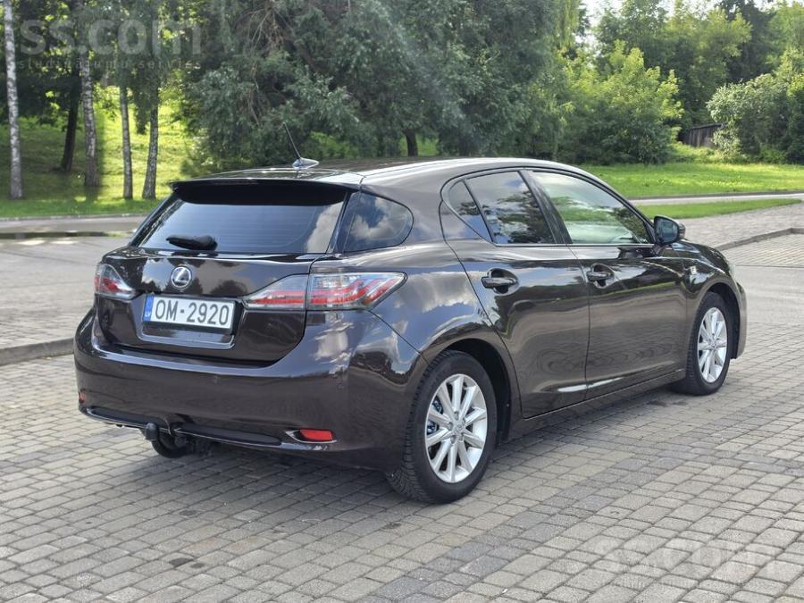 Brown Lexus CT 2011 in Rezekne, with an engine capacity of 1.80 L and mileage of 252 thousand km for 9150 €, photo 7 on AUTOMOTO.COM.LV