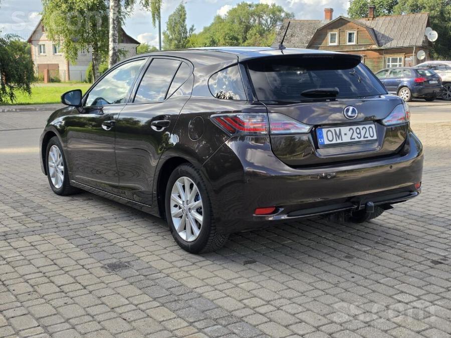 Brown Lexus CT 2011 in Rezekne, with an engine capacity of 1.80 L and mileage of 252 thousand km for 9150 €, photo 9 on AUTOMOTO.COM.LV