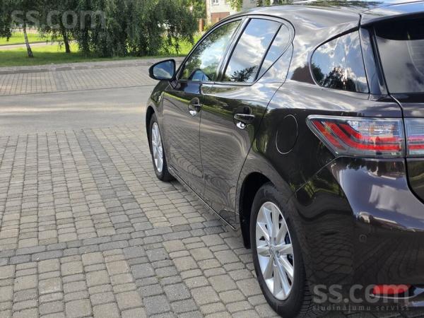 Brūns Lexus CT 2011 Rēzekne, ar dzinēja tilpumu 1.80 L un nobraukumu 252 tūkst. km par 9150 €, foto 9 vietnē AUTOMOTO.COM.LV