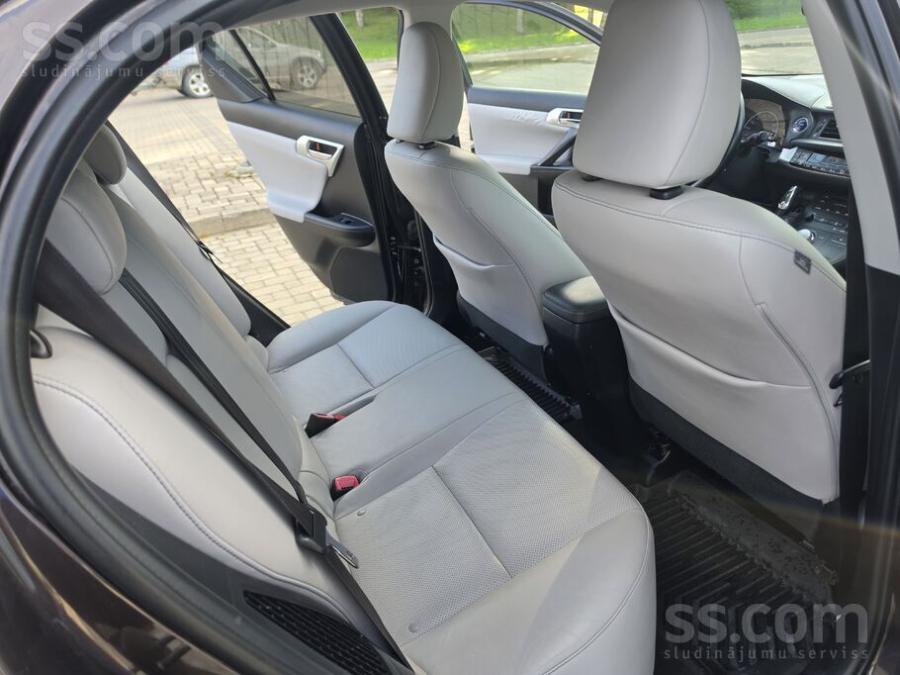 Brown Lexus CT 2011 in Rezekne, with an engine capacity of 1.80 L and mileage of 252 thousand km for 9150 €, photo 16 on AUTOMOTO.COM.LV