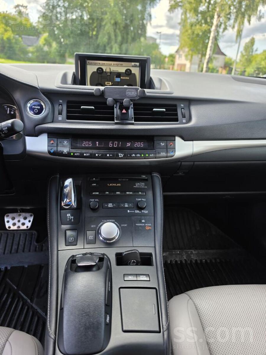 Brown Lexus CT 2011 in Rezekne, with an engine capacity of 1.80 L and mileage of 252 thousand km for 9150 €, photo 22 on AUTOMOTO.COM.LV