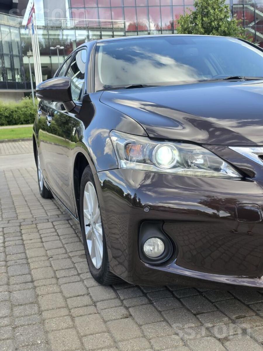 Brown Lexus CT 2011 in Rezekne, with an engine capacity of 1.80 L and mileage of 252 thousand km for 9150 €, photo 24 on AUTOMOTO.COM.LV