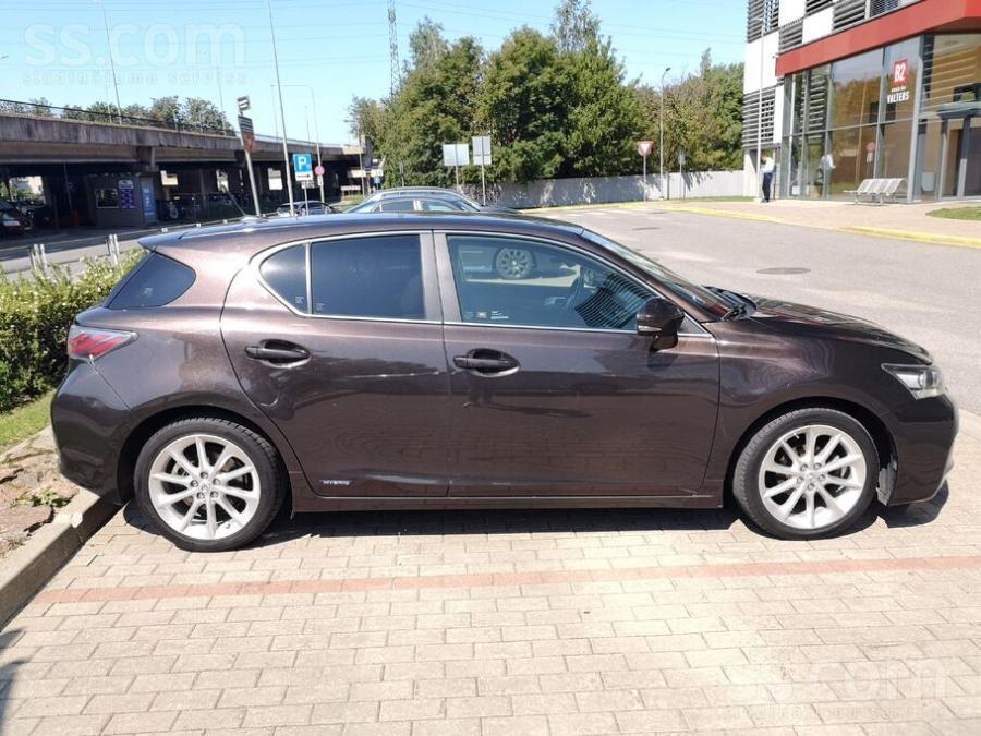 Brūns Lexus CT 2011 Rīga, ar dzinēja tilpumu 1.80 L un nobraukumu 191 tūkst. km par 7500 €, foto 4 vietnē AUTOMOTO.COM.LV