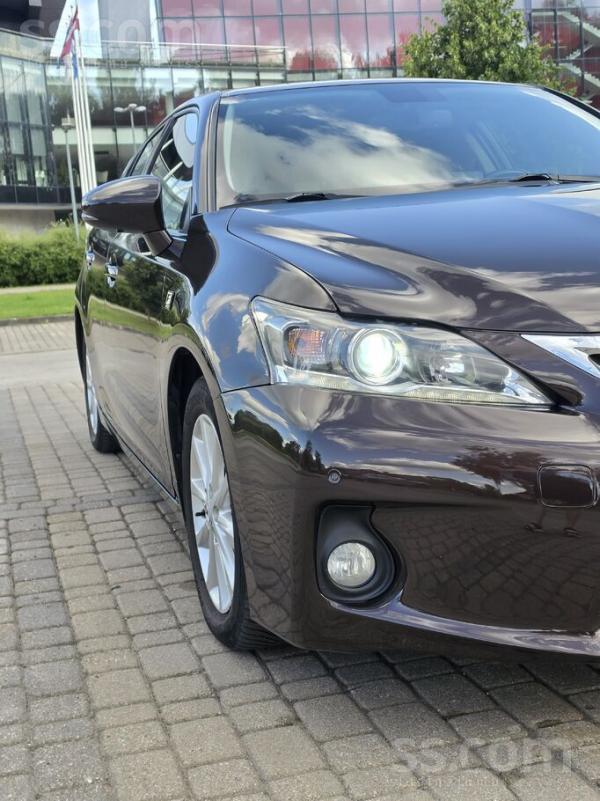 Brown Lexus CT 2011 in Rezekne, with an engine capacity of 1.80 L and mileage of 250 thousand km for 8950 €, photo 2 on AUTOMOTO.COM.LV