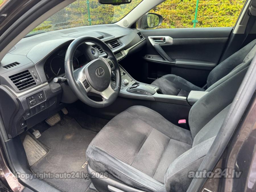 Brūns Lexus CT 2012 Tallina, ar dzinēja tilpumu 1.80 L un nobraukumu 218 tūkst. km par 11000 €, foto 8 vietnē AUTOMOTO.COM.LV