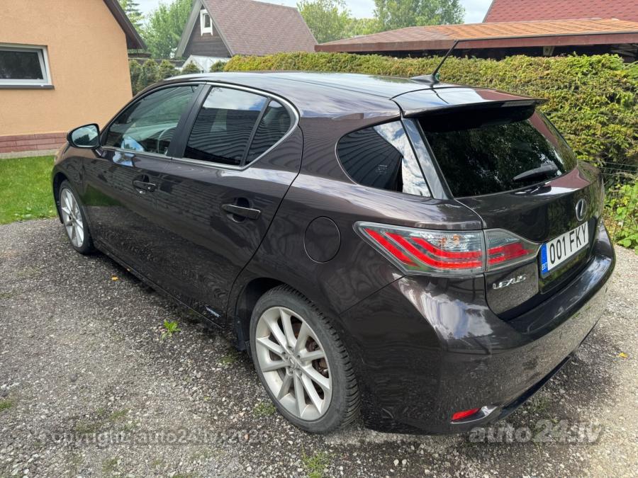 Brūns Lexus CT 2012 Tallina, ar dzinēja tilpumu 1.80 L un nobraukumu 218 tūkst. km par 11000 €, foto 15 vietnē AUTOMOTO.COM.LV