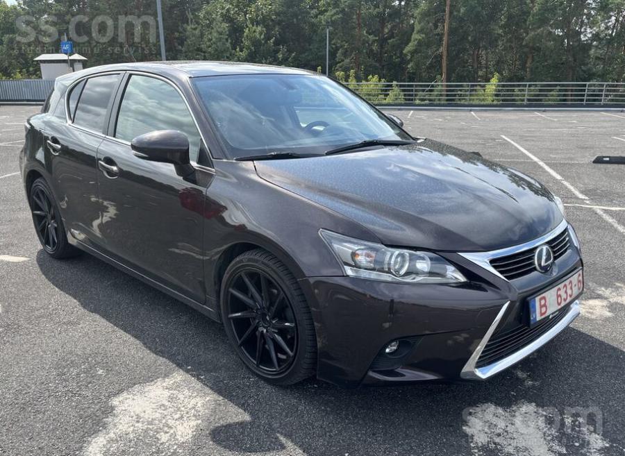 Brown Lexus CT 2015 in Riga, with an engine capacity of 1.80 L and mileage of 254 thousand km for 7200 €, photo 1 on AUTOMOTO.COM.LV