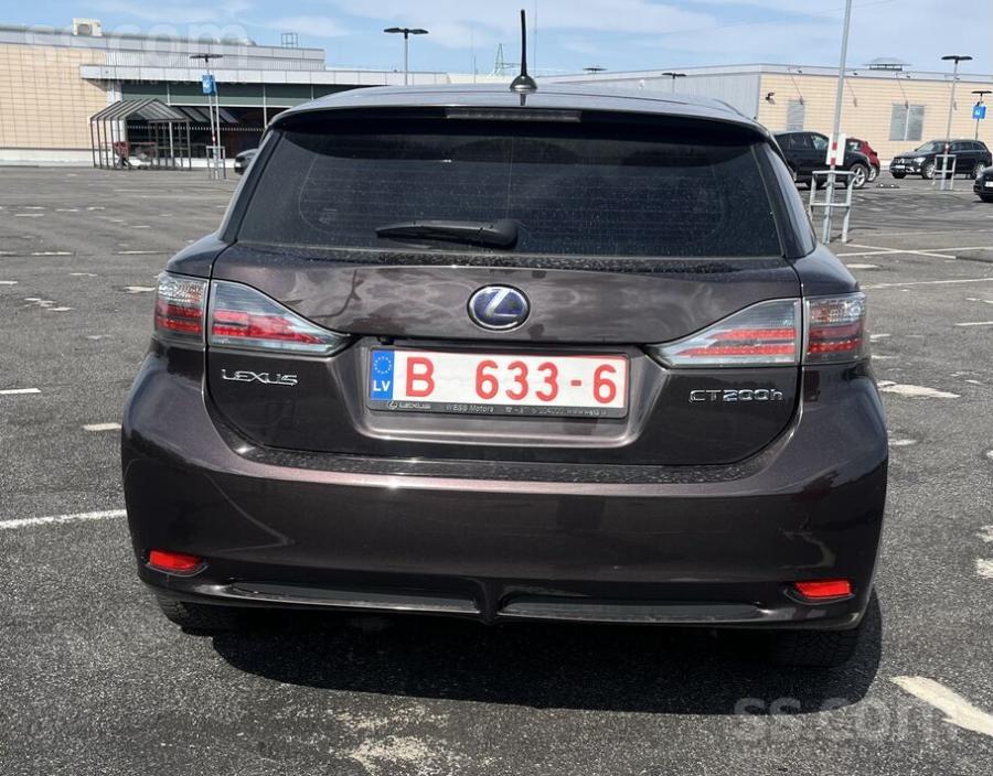 Brown Lexus CT 2015 in Riga, with an engine capacity of 1.80 L and mileage of 254 thousand km for 7200 €, photo 8 on AUTOMOTO.COM.LV