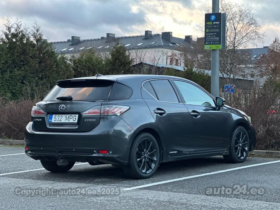 Pelēks Lexus CT 2011 Tallina, ar dzinēja tilpumu 1.80 L un nobraukumu 0 tūkst. km par 10000 €, foto 4 vietnē AUTOMOTO.COM.LV
