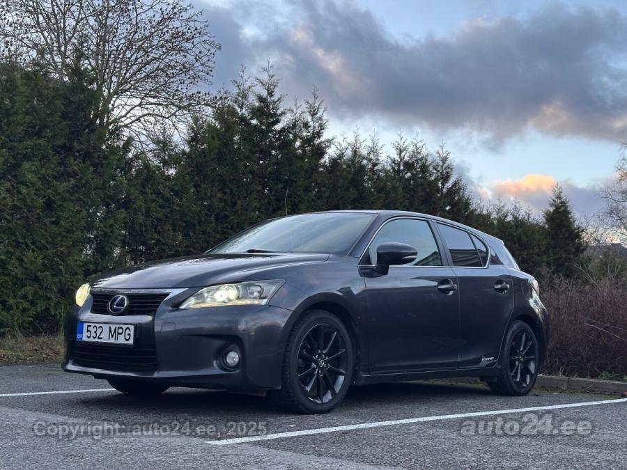 Pelēks Lexus CT 2011 Tallina, ar dzinēja tilpumu 1.80 L un nobraukumu 0 tūkst. km par 10000 €, foto 12 vietnē AUTOMOTO.COM.LV