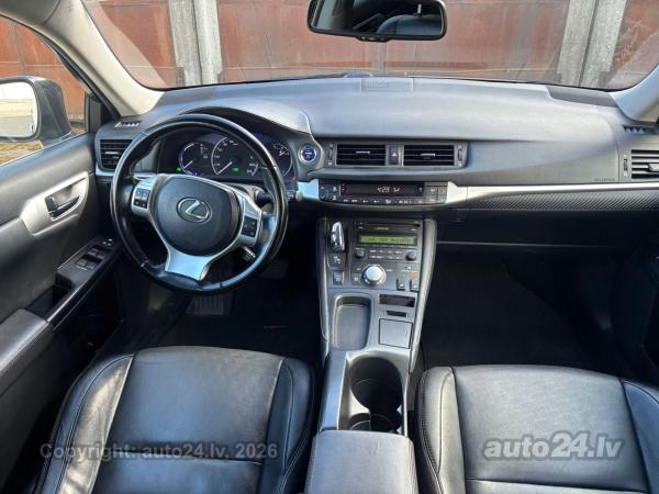 Grey Lexus CT 2011 in Tallinn, with an engine capacity of 1.80 L and mileage of 278 thousand km for 7990 €, photo 6 on AUTOMOTO.COM.LV