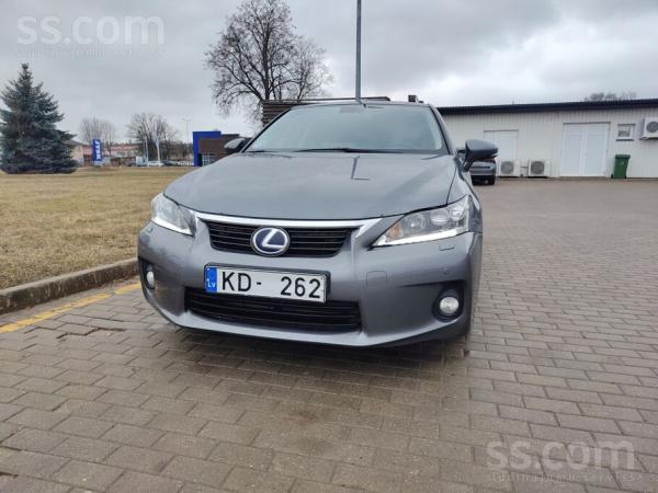 Grey Lexus CT 2012 in Valmiera, with an engine capacity of 1.80 L and mileage of 323 thousand km for 6900 €, photo 1 on AUTOMOTO.COM.LV