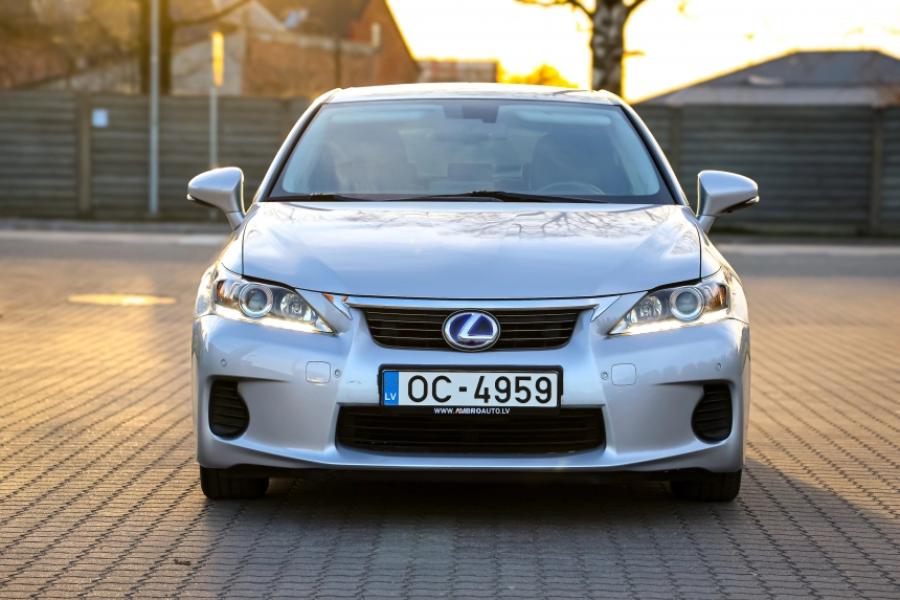 Pelēks Lexus CT 2012 Rīga, ar dzinēja tilpumu 1.80 L un nobraukumu 237 tūkst. km par 8990 €, foto 3 vietnē AUTOMOTO.COM.LV