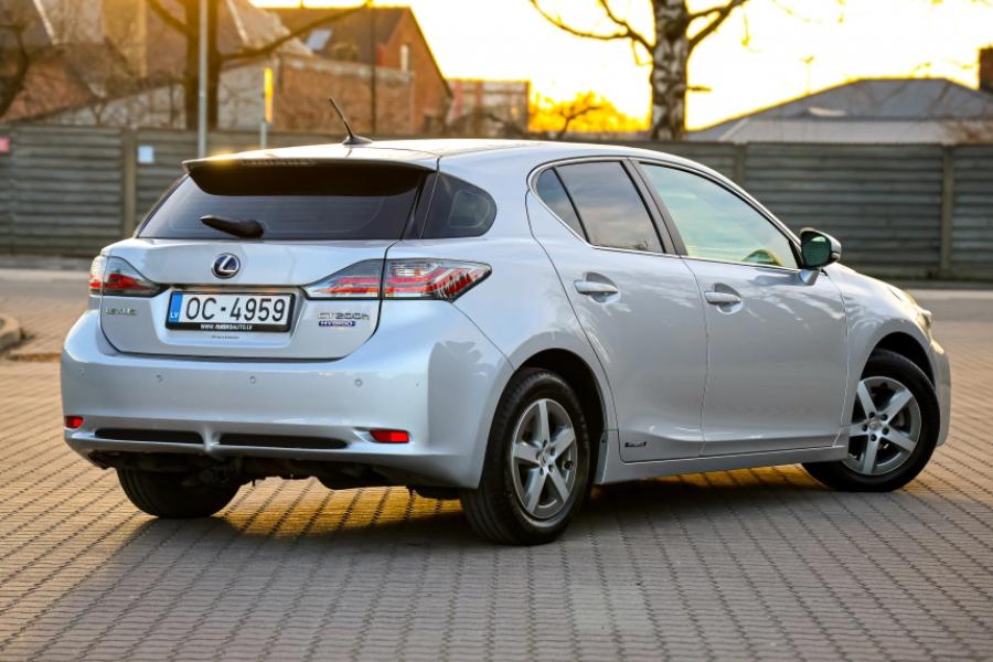 Pelēks Lexus CT 2012 Rīga, ar dzinēja tilpumu 1.80 L un nobraukumu 237 tūkst. km par 8990 €, foto 6 vietnē AUTOMOTO.COM.LV