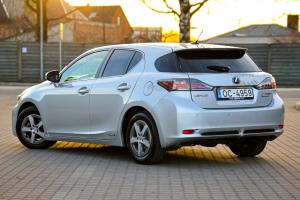 Pelēks Lexus CT 2012 Rīga, ar dzinēja tilpumu 1.80 L un nobraukumu 237 tūkst. km par 8990 €, foto 8 vietnē AUTOMOTO.COM.LV