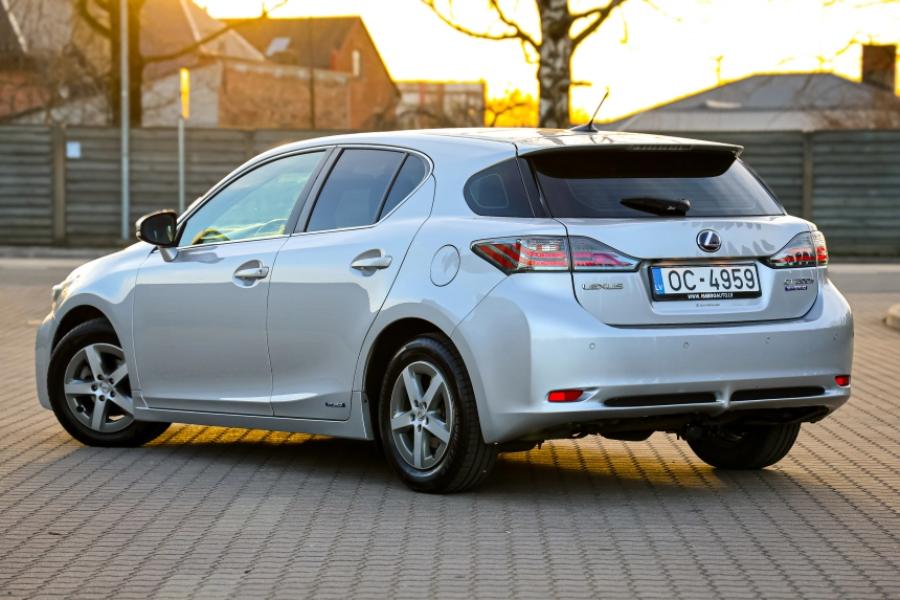 Pelēks Lexus CT 2012 Rīga, ar dzinēja tilpumu 1.80 L un nobraukumu 237 tūkst. km par 8990 €, foto 8 vietnē AUTOMOTO.COM.LV