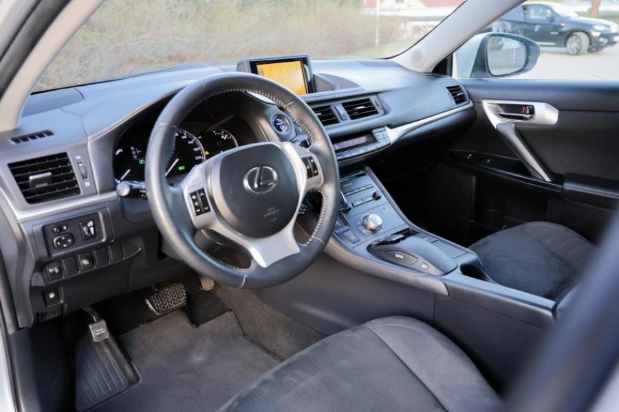 Pelēks Lexus CT 2012 Rīga, ar dzinēja tilpumu 1.80 L un nobraukumu 237 tūkst. km par 8990 €, foto 11 vietnē AUTOMOTO.COM.LV