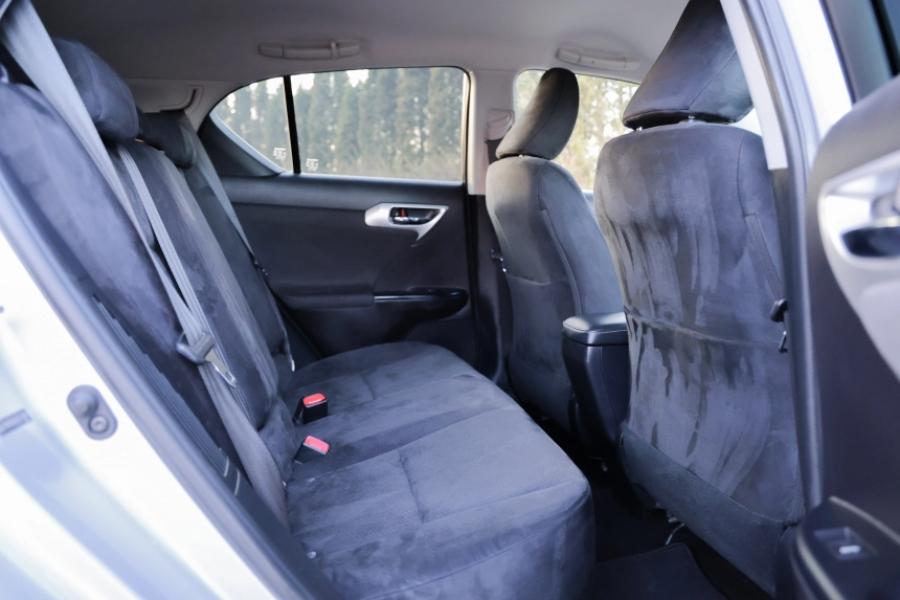 Pelēks Lexus CT 2012 Rīga, ar dzinēja tilpumu 1.80 L un nobraukumu 237 tūkst. km par 8990 €, foto 13 vietnē AUTOMOTO.COM.LV