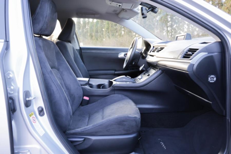 Pelēks Lexus CT 2012 Rīga, ar dzinēja tilpumu 1.80 L un nobraukumu 237 tūkst. km par 8990 €, foto 14 vietnē AUTOMOTO.COM.LV