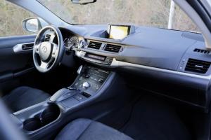 Pelēks Lexus CT 2012 Rīga, ar dzinēja tilpumu 1.80 L un nobraukumu 237 tūkst. km par 8990 €, foto 15 vietnē AUTOMOTO.COM.LV