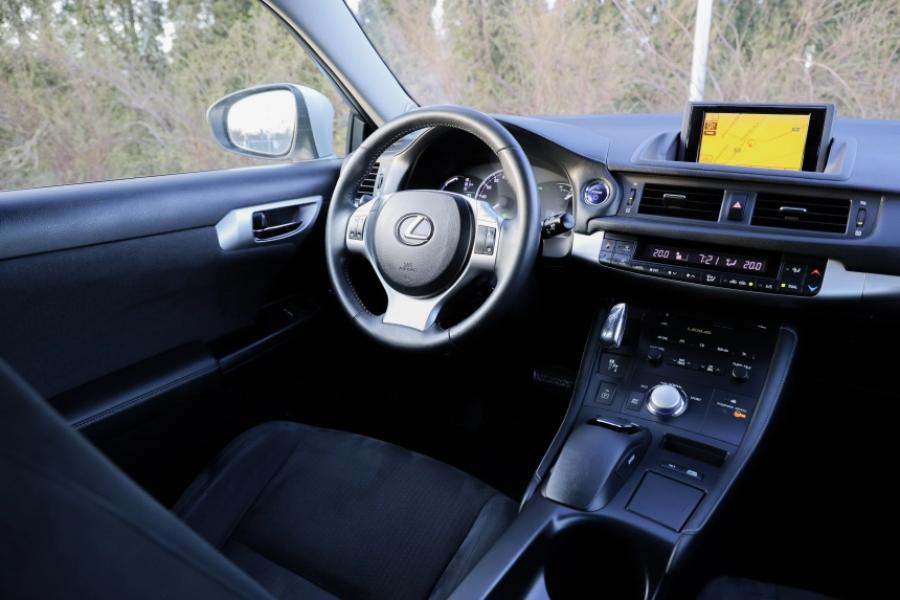 Pelēks Lexus CT 2012 Rīga, ar dzinēja tilpumu 1.80 L un nobraukumu 237 tūkst. km par 8990 €, foto 16 vietnē AUTOMOTO.COM.LV