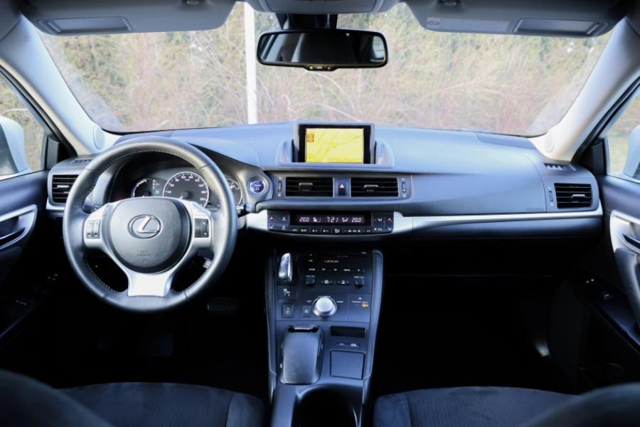 Pelēks Lexus CT 2012 Rīga, ar dzinēja tilpumu 1.80 L un nobraukumu 237 tūkst. km par 8990 €, foto 17 vietnē AUTOMOTO.COM.LV