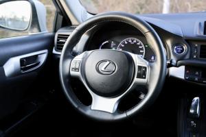 Pelēks Lexus CT 2012 Rīga, ar dzinēja tilpumu 1.80 L un nobraukumu 237 tūkst. km par 8990 €, foto 18 vietnē AUTOMOTO.COM.LV