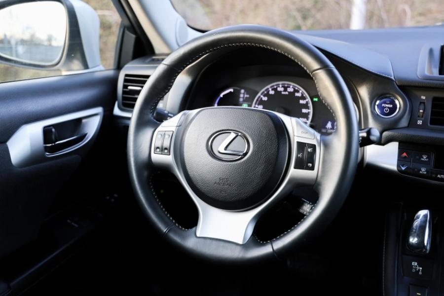 Pelēks Lexus CT 2012 Rīga, ar dzinēja tilpumu 1.80 L un nobraukumu 237 tūkst. km par 8990 €, foto 18 vietnē AUTOMOTO.COM.LV
