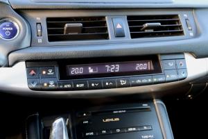 Pelēks Lexus CT 2012 Rīga, ar dzinēja tilpumu 1.80 L un nobraukumu 237 tūkst. km par 8990 €, foto 24 vietnē AUTOMOTO.COM.LV