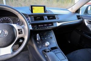 Pelēks Lexus CT 2012 Rīga, ar dzinēja tilpumu 1.80 L un nobraukumu 237 tūkst. km par 8990 €, foto 27 vietnē AUTOMOTO.COM.LV
