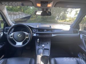 Pelēks Lexus CT 2013 Rīga, ar dzinēja tilpumu 2.00 L un nobraukumu 185 tūkst. km par 11000 €, foto 3 vietnē AUTOMOTO.COM.LV