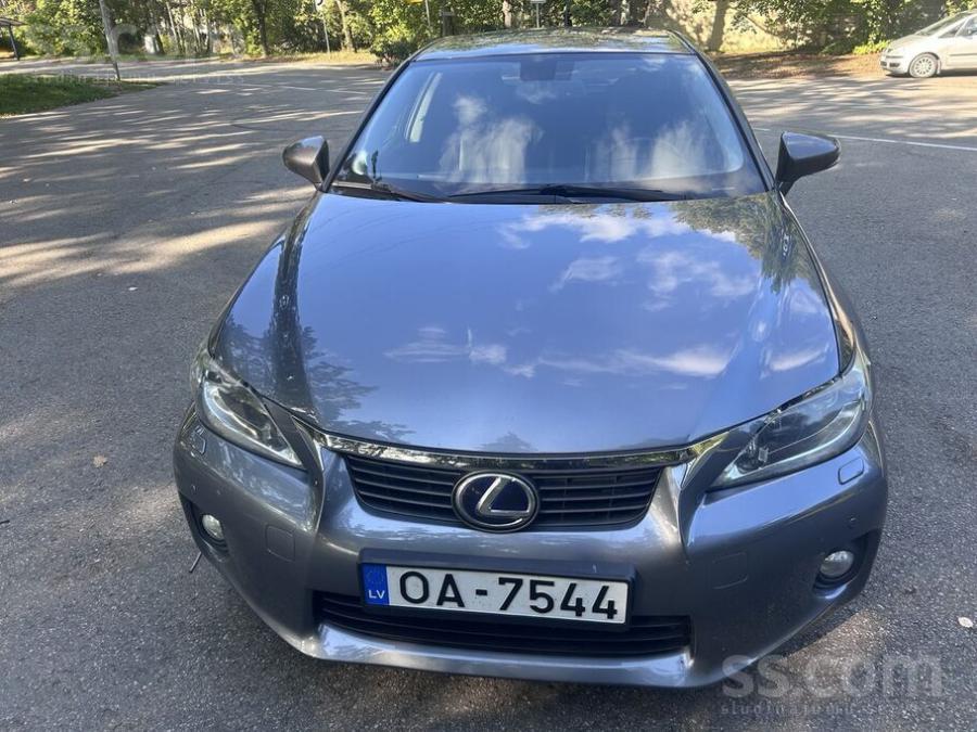 Pelēks Lexus CT 2013 Rīga, ar dzinēja tilpumu 2.00 L un nobraukumu 185 tūkst. km par 11000 €, foto 7 vietnē AUTOMOTO.COM.LV
