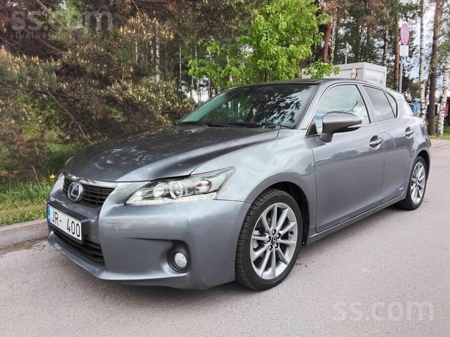 Grey Lexus CT 2013 in Riga, with an engine capacity of 1.80 L and mileage of 257 thousand km for 8850 €, photo 3 on AUTOMOTO.COM.LV
