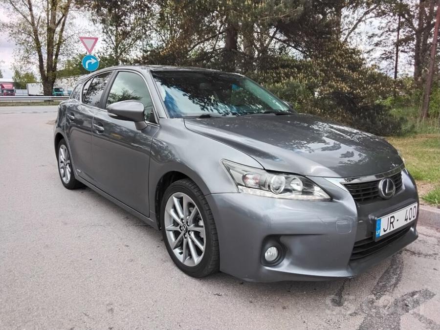 Grey Lexus CT 2013 in Riga, with an engine capacity of 1.80 L and mileage of 257 thousand km for 8850 €, photo 4 on AUTOMOTO.COM.LV