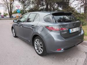 Grey Lexus CT 2013 in Riga, with an engine capacity of 1.80 L and mileage of 257 thousand km for 8850 €, photo 5 on AUTOMOTO.COM.LV