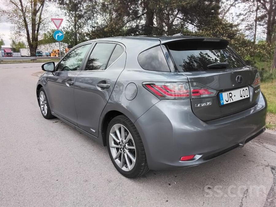 Grey Lexus CT 2013 in Riga, with an engine capacity of 1.80 L and mileage of 257 thousand km for 8850 €, photo 5 on AUTOMOTO.COM.LV