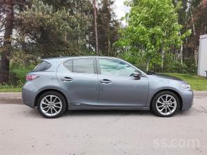 Grey Lexus CT 2013 in Riga, with an engine capacity of 1.80 L and mileage of 257 thousand km for 8850 €, photo 8 on AUTOMOTO.COM.LV