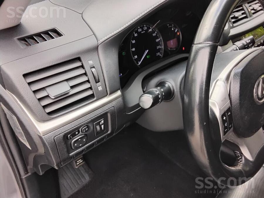 Grey Lexus CT 2013 in Riga, with an engine capacity of 1.80 L and mileage of 257 thousand km for 8850 €, photo 19 on AUTOMOTO.COM.LV