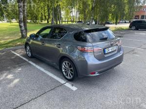 Grey Lexus CT 2013 in Riga, with an engine capacity of 1.80 L and mileage of 169 thousand km for 7990 €, photo 8 on AUTOMOTO.COM.LV