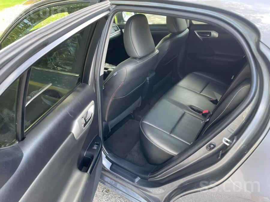 Grey Lexus CT 2013 in Riga, with an engine capacity of 1.80 L and mileage of 169 thousand km for 7990 €, photo 12 on AUTOMOTO.COM.LV