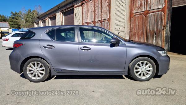 Grey Lexus CT 2013 in Tallinn, with an engine capacity of 1.80 L and mileage of 114 thousand km for 8999 €, photo 3 on AUTOMOTO.COM.LV